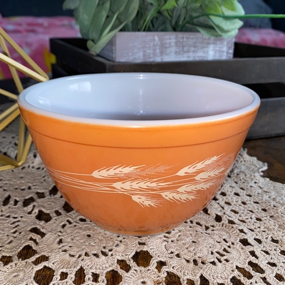 Pyrex | Kitchen | Pyrex Wheat Glass Bow | Poshmark